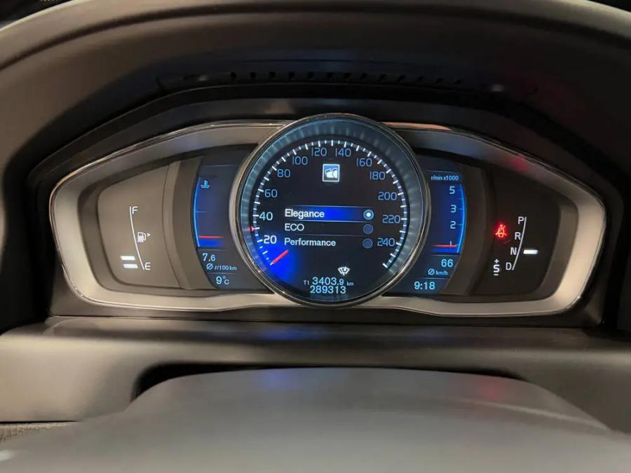 Grey Volvo XC60 2015 in Jurmala, with an engine capacity of 2.40 L and mileage of 288 thousand km for 14990 €, photo 47 on AUTOMOTO.COM.LV