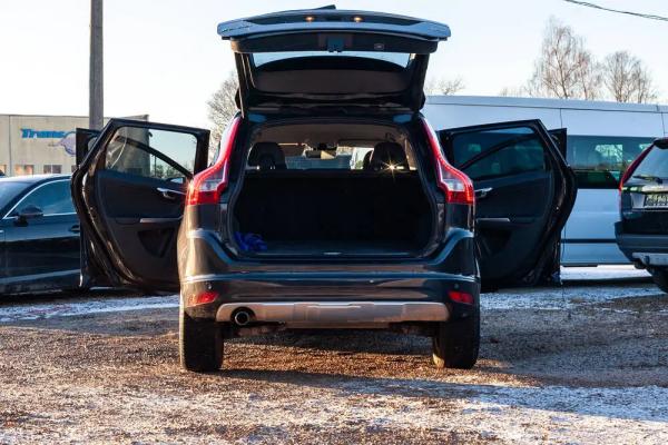 Pelēks Volvo XC60 2015 Rīga, ar dzinēja tilpumu 2.00 L un nobraukumu 142 tūkst. km par 14495 €, foto 5 vietnē AUTOMOTO.COM.LV