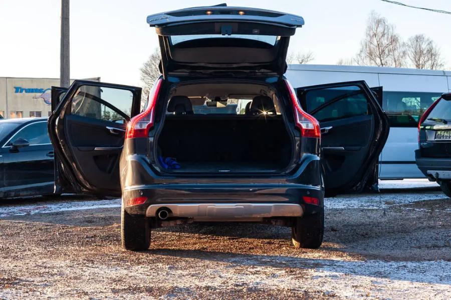 Pelēks Volvo XC60 2015 Rīga, ar dzinēja tilpumu 2.00 L un nobraukumu 142 tūkst. km par 14495 €, foto 6 vietnē AUTOMOTO.COM.LV