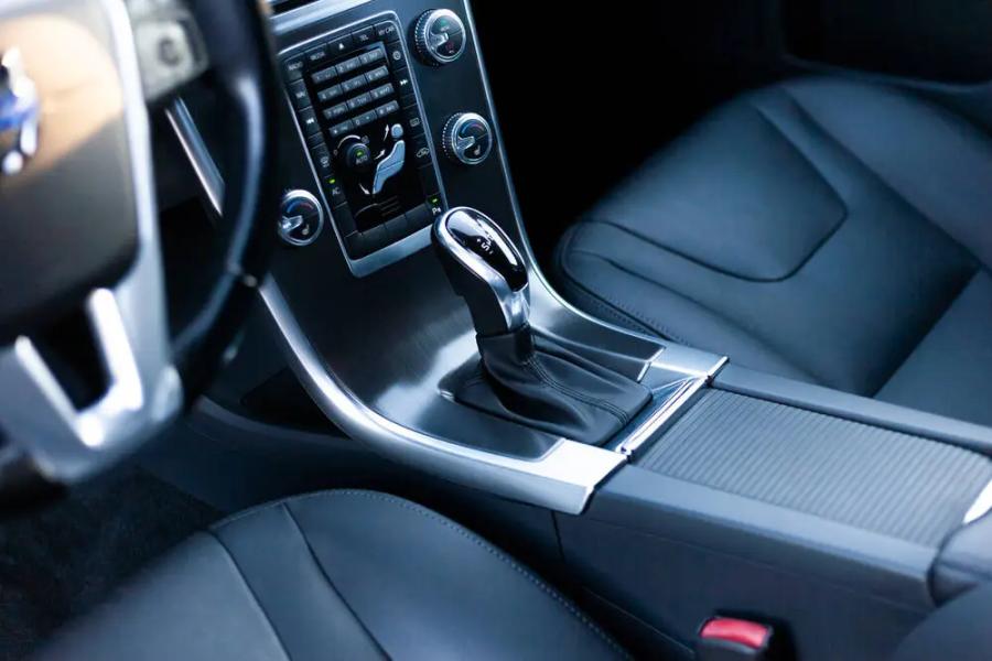 Pelēks Volvo XC60 2015 Rīga, ar dzinēja tilpumu 2.00 L un nobraukumu 142 tūkst. km par 14495 €, foto 21 vietnē AUTOMOTO.COM.LV
