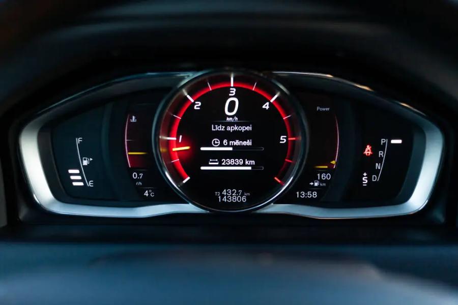 Pelēks Volvo XC60 2015 Rīga, ar dzinēja tilpumu 2.00 L un nobraukumu 142 tūkst. km par 14495 €, foto 27 vietnē AUTOMOTO.COM.LV