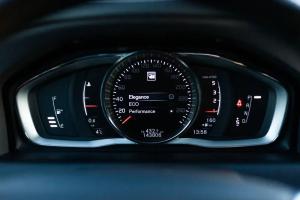 Pelēks Volvo XC60 2015 Rīga, ar dzinēja tilpumu 2.00 L un nobraukumu 142 tūkst. km par 14495 €, foto 30 vietnē AUTOMOTO.COM.LV
