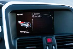 Pelēks Volvo XC60 2015 Rīga, ar dzinēja tilpumu 2.00 L un nobraukumu 142 tūkst. km par 14495 €, foto 34 vietnē AUTOMOTO.COM.LV