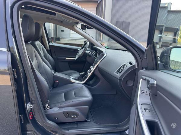 Grey Volvo XC60 2015 in Alytus, with an engine capacity of 2.00 L and mileage of 286 thousand km for 10500 €, photo 9 on AUTOMOTO.COM.LV
