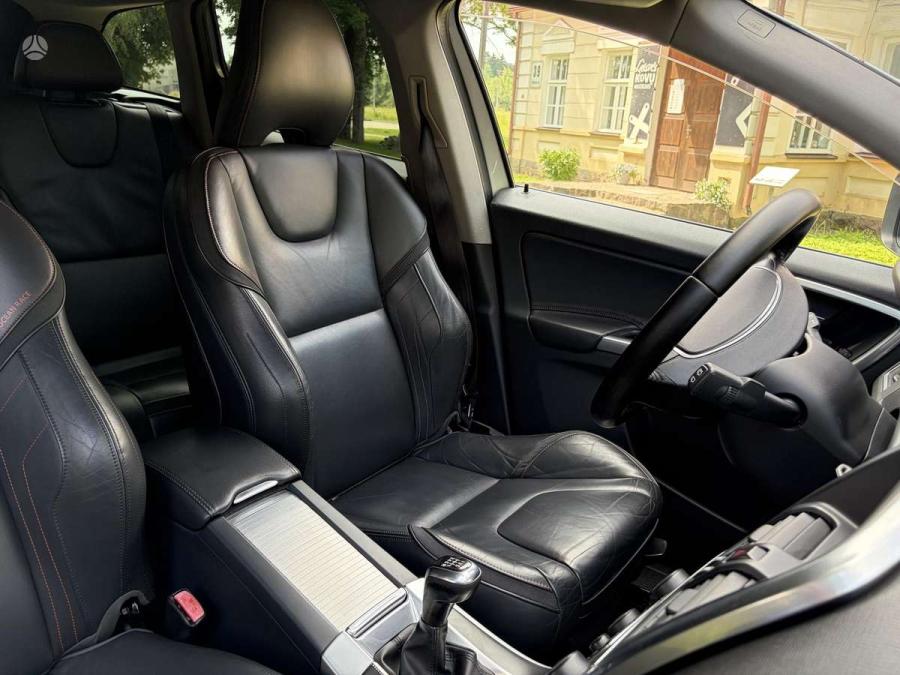 Grey Volvo XC60 2015 in Utena, with an engine capacity of 2.00 L and mileage of 226 thousand km for 11700 €, photo 3 on AUTOMOTO.COM.LV