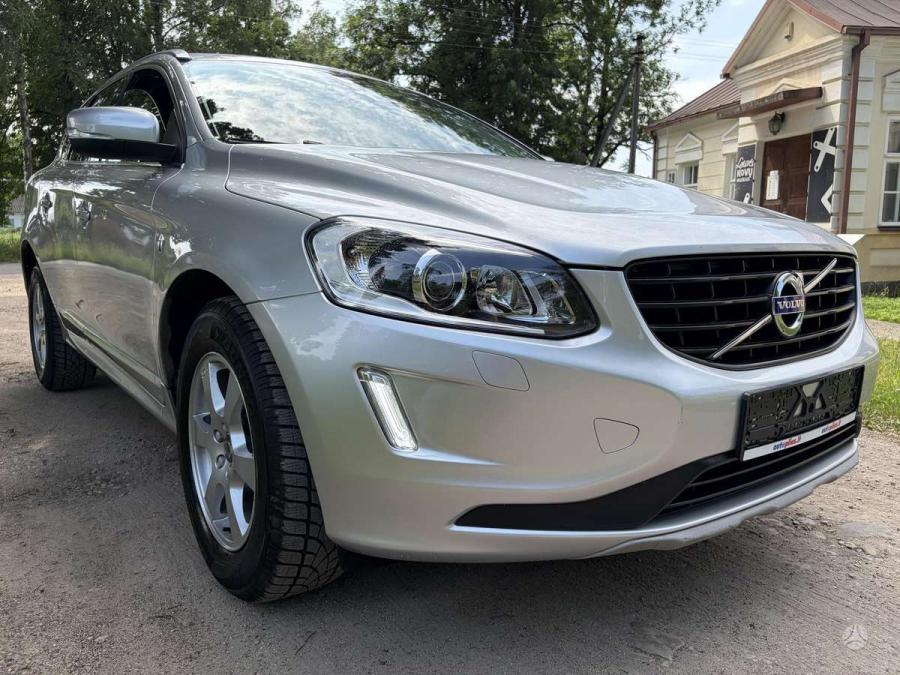 Grey Volvo XC60 2015 in Utena, with an engine capacity of 2.00 L and mileage of 226 thousand km for 11700 €, photo 4 on AUTOMOTO.COM.LV