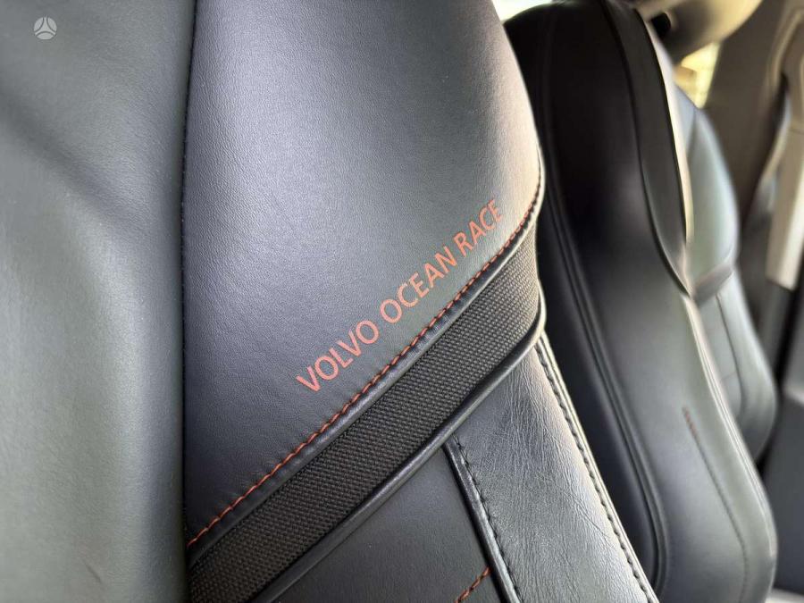 Grey Volvo XC60 2015 in Utena, with an engine capacity of 2.00 L and mileage of 226 thousand km for 11700 €, photo 9 on AUTOMOTO.COM.LV