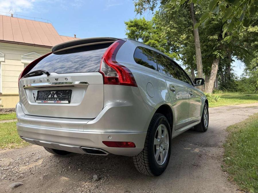 Grey Volvo XC60 2015 in Utena, with an engine capacity of 2.00 L and mileage of 226 thousand km for 11700 €, photo 10 on AUTOMOTO.COM.LV
