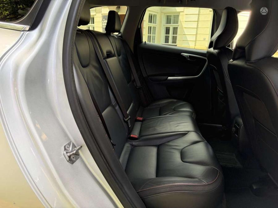 Grey Volvo XC60 2015 in Utena, with an engine capacity of 2.00 L and mileage of 226 thousand km for 11700 €, photo 21 on AUTOMOTO.COM.LV