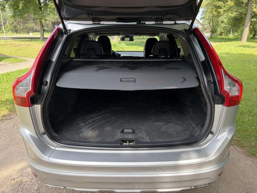 Grey Volvo XC60 2015 in Utena, with an engine capacity of 2.00 L and mileage of 226 thousand km for 11700 €, photo 23 on AUTOMOTO.COM.LV