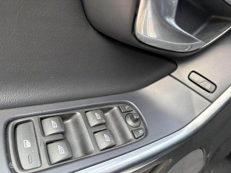 Grey Volvo XC60 2015 in Utena, with an engine capacity of 2.00 L and mileage of 226 thousand km for 11700 €, photo 24 on AUTOMOTO.COM.LV