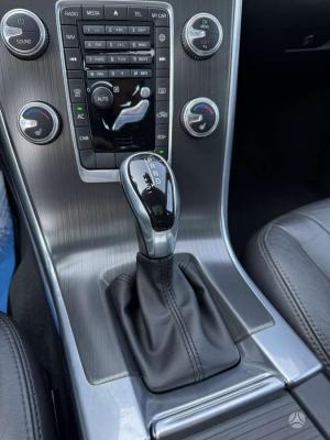 Pelēks Volvo XC60 2015 Alīta, ar dzinēja tilpumu 2.00 L un nobraukumu 286 tūkst. km par 10500 €, foto 19 vietnē AUTOMOTO.COM.LV