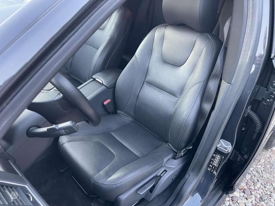 Grey Volvo XC60 2015 in Kaunas, with an engine capacity of 1.97 L and mileage of 228 thousand km for 10200 €, photo 10 on AUTOMOTO.COM.LV