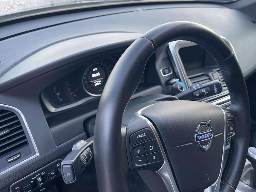 Grey Volvo XC60 2015 in Kaunas, with an engine capacity of 1.97 L and mileage of 228 thousand km for 10200 €, photo 14 on AUTOMOTO.COM.LV