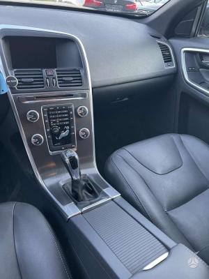 Grey Volvo XC60 2015 in Kaunas, with an engine capacity of 1.97 L and mileage of 228 thousand km for 10200 €, photo 15 on AUTOMOTO.COM.LV
