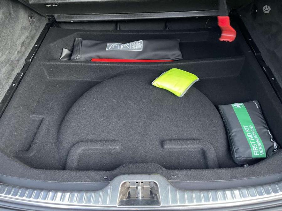 Grey Volvo XC60 2015 in Kaunas, with an engine capacity of 1.97 L and mileage of 228 thousand km for 10200 €, photo 19 on AUTOMOTO.COM.LV