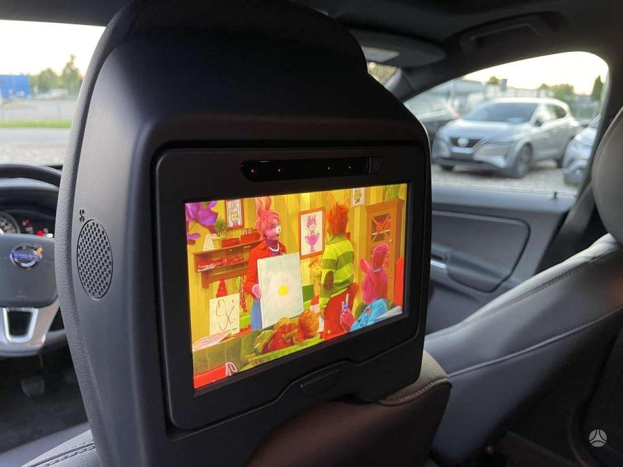 Grey Volvo XC60 2015 in Kaunas, with an engine capacity of 1.97 L and mileage of 228 thousand km for 10200 €, photo 25 on AUTOMOTO.COM.LV