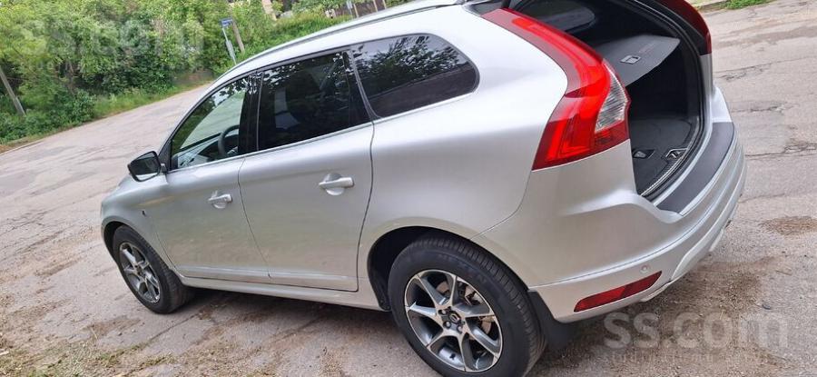Pelēks Volvo XC60 2015 Ogre, ar dzinēja tilpumu 2.00 L un nobraukumu 211 tūkst. km par 11600 €, foto 5 vietnē AUTOMOTO.COM.LV