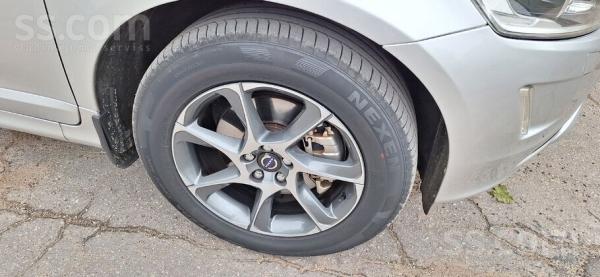 Grey Volvo XC60 2015 in Ogre, with an engine capacity of 2.00 L and mileage of 211 thousand km for 11600 €, photo 8 on AUTOMOTO.COM.LV