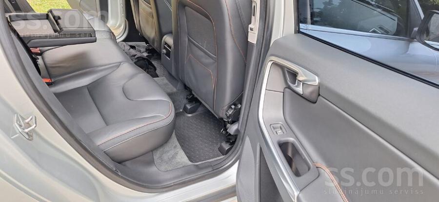 Pelēks Volvo XC60 2015 Ogre, ar dzinēja tilpumu 2.00 L un nobraukumu 211 tūkst. km par 11600 €, foto 13 vietnē AUTOMOTO.COM.LV