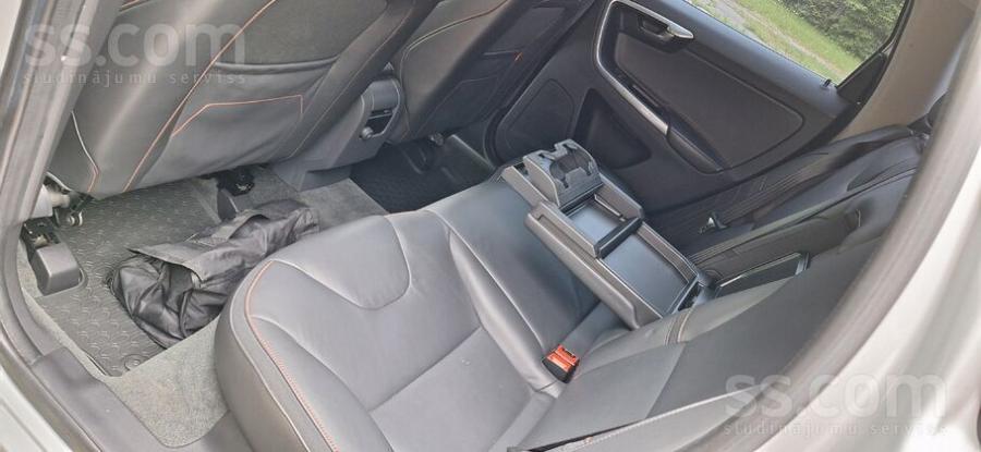 Pelēks Volvo XC60 2015 Ogre, ar dzinēja tilpumu 2.00 L un nobraukumu 211 tūkst. km par 11600 €, foto 14 vietnē AUTOMOTO.COM.LV