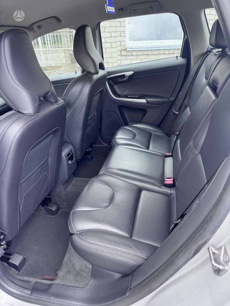 Grey Volvo XC60 2015 in Alytus, with an engine capacity of 1.98 L and mileage of 244 thousand km for 11850 €, photo 12 on AUTOMOTO.COM.LV