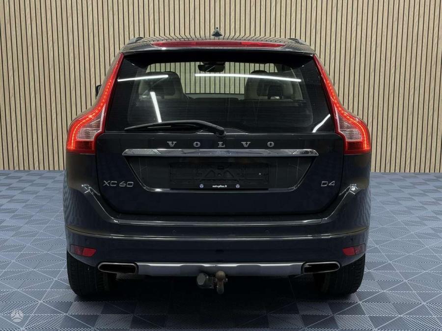Grey Volvo XC60 2015 in Marijampole, with an engine capacity of 1.97 L and mileage of 281 thousand km for 9300 €, photo 7 on AUTOMOTO.COM.LV
