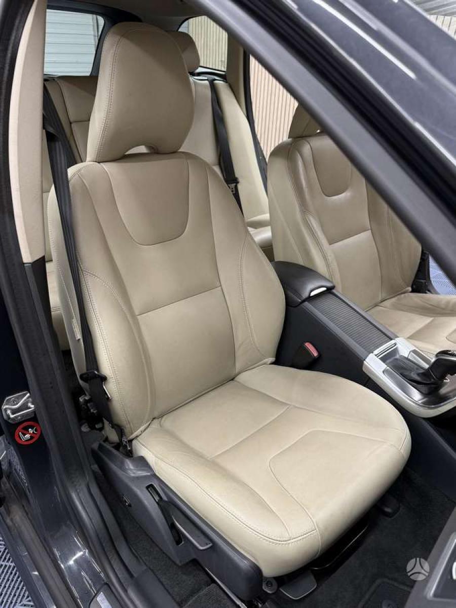 Grey Volvo XC60 2015 in Marijampole, with an engine capacity of 1.97 L and mileage of 281 thousand km for 9300 €, photo 16 on AUTOMOTO.COM.LV