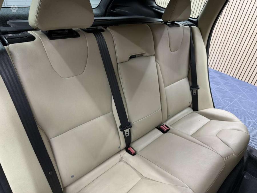 Grey Volvo XC60 2015 in Marijampole, with an engine capacity of 1.97 L and mileage of 281 thousand km for 9300 €, photo 17 on AUTOMOTO.COM.LV