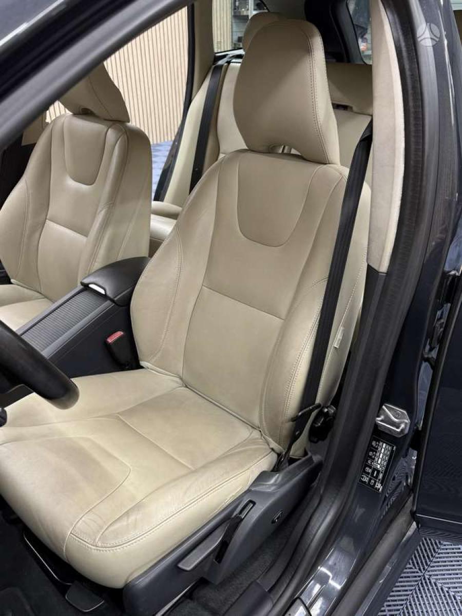 Grey Volvo XC60 2015 in Marijampole, with an engine capacity of 1.97 L and mileage of 281 thousand km for 9300 €, photo 19 on AUTOMOTO.COM.LV