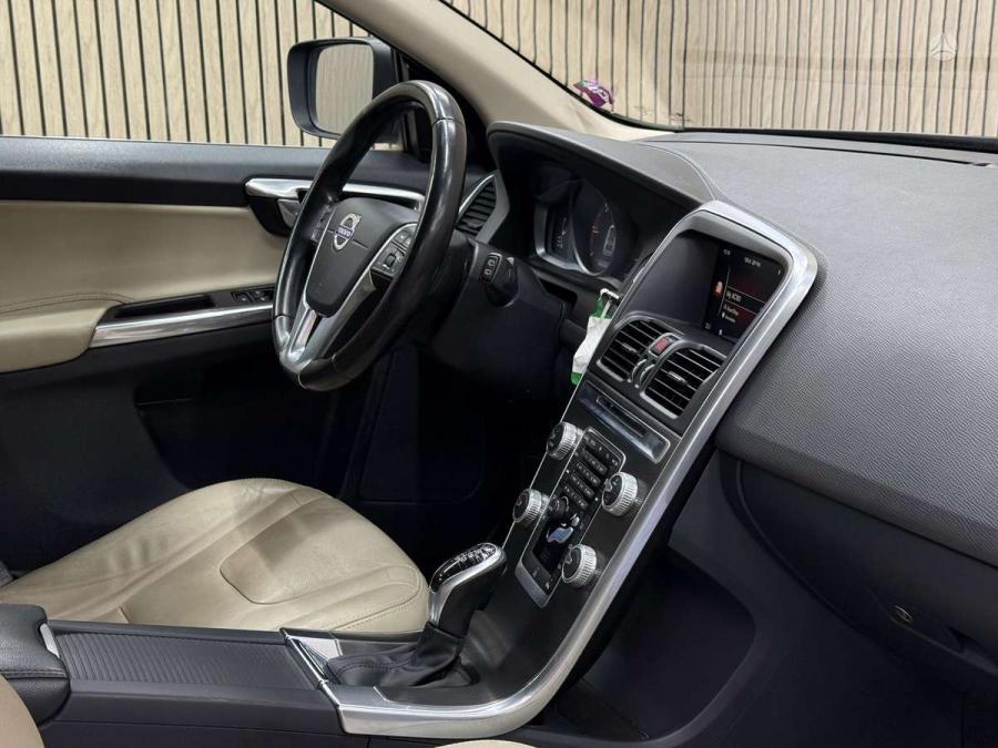 Grey Volvo XC60 2015 in Marijampole, with an engine capacity of 1.97 L and mileage of 281 thousand km for 9300 €, photo 20 on AUTOMOTO.COM.LV