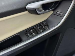 Grey Volvo XC60 2015 in Marijampole, with an engine capacity of 1.97 L and mileage of 281 thousand km for 9300 €, photo 23 on AUTOMOTO.COM.LV