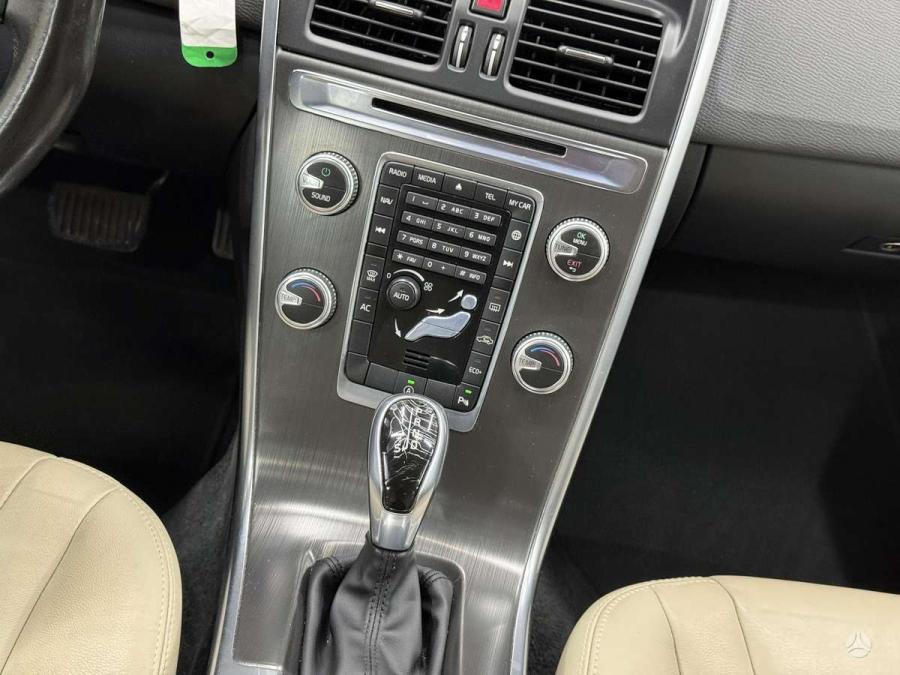 Grey Volvo XC60 2015 in Marijampole, with an engine capacity of 1.97 L and mileage of 281 thousand km for 9300 €, photo 28 on AUTOMOTO.COM.LV