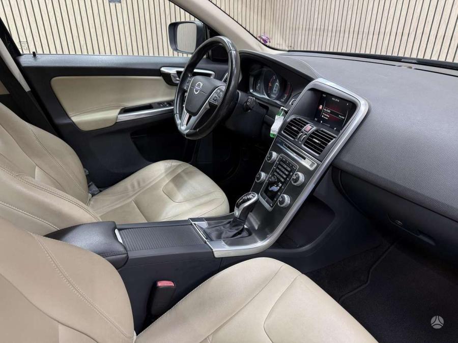 Grey Volvo XC60 2015 in Marijampole, with an engine capacity of 1.97 L and mileage of 281 thousand km for 9300 €, photo 29 on AUTOMOTO.COM.LV