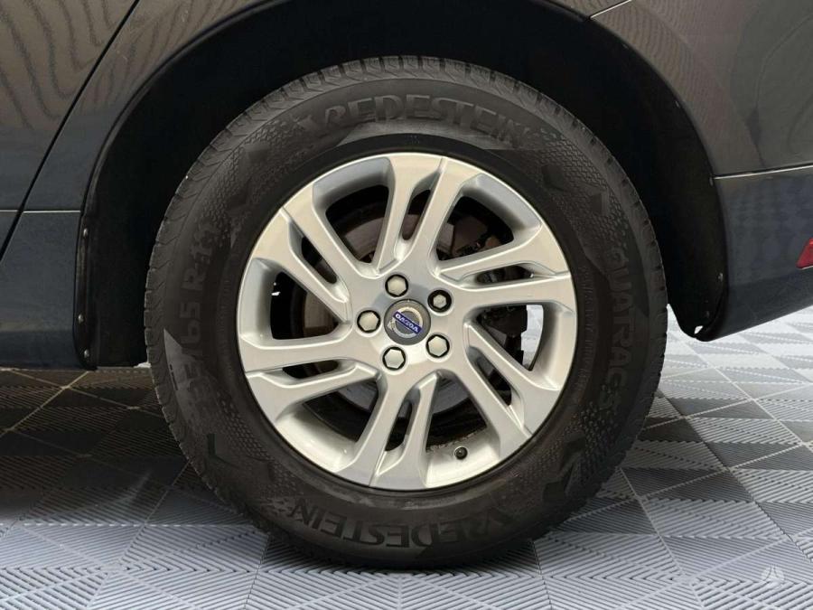 Grey Volvo XC60 2015 in Marijampole, with an engine capacity of 1.97 L and mileage of 281 thousand km for 9300 €, photo 31 on AUTOMOTO.COM.LV