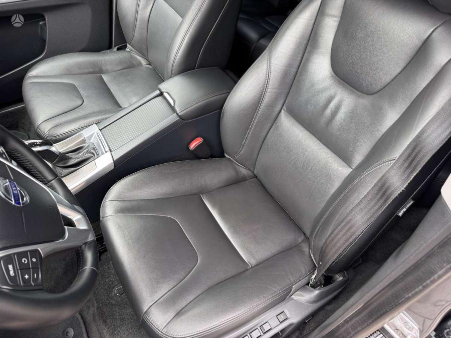 Pelēks Volvo XC60 2015 Šauļi, ar dzinēja tilpumu 1.97 L un nobraukumu 299 tūkst. km par 9150 €, foto 14 vietnē AUTOMOTO.COM.LV