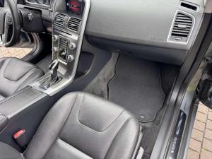 Pelēks Volvo XC60 2015 Šauļi, ar dzinēja tilpumu 1.97 L un nobraukumu 299 tūkst. km par 9150 €, foto 19 vietnē AUTOMOTO.COM.LV