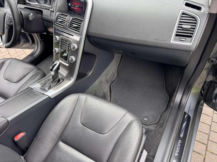 Pelēks Volvo XC60 2015 Šauļi, ar dzinēja tilpumu 1.97 L un nobraukumu 299 tūkst. km par 9150 €, foto 19 vietnē AUTOMOTO.COM.LV