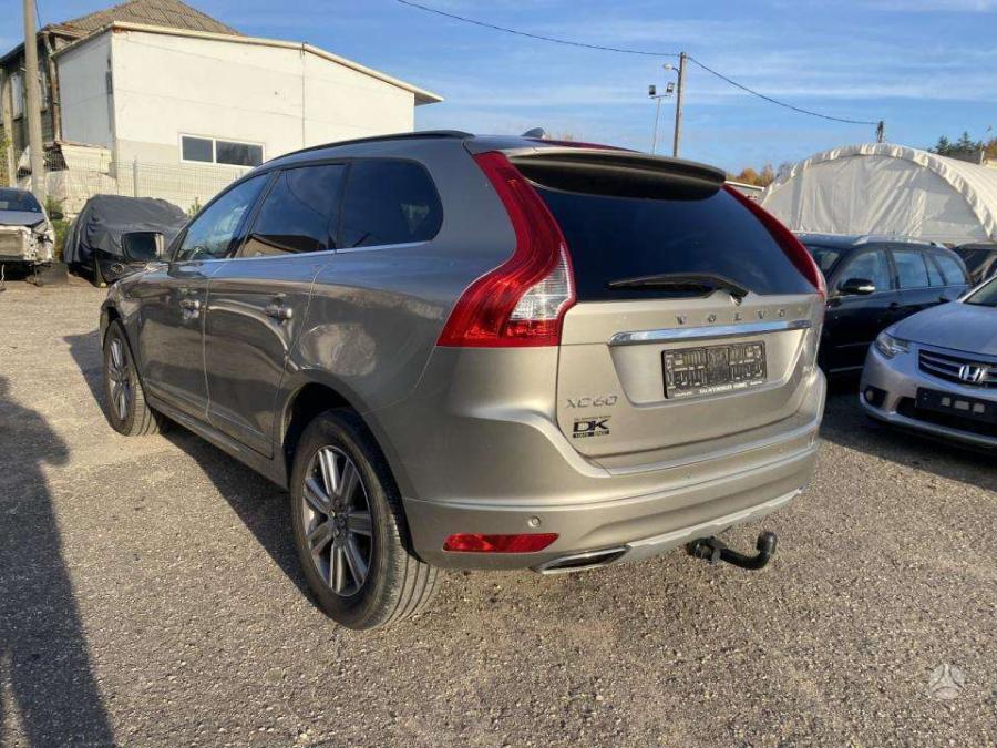 Grey Volvo XC60 2015 in Radviliskis, with an engine capacity of 2.40 L and mileage of 165 thousand km for 9150 €, photo 5 on AUTOMOTO.COM.LV