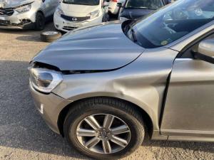 Grey Volvo XC60 2015 in Radviliskis, with an engine capacity of 2.40 L and mileage of 165 thousand km for 9150 €, photo 8 on AUTOMOTO.COM.LV