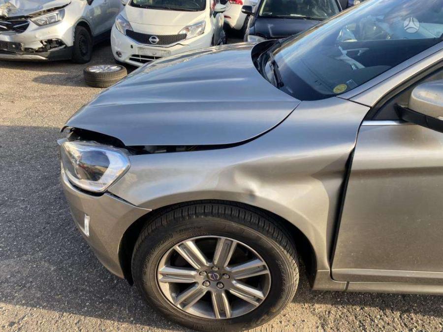 Grey Volvo XC60 2015 in Radviliskis, with an engine capacity of 2.40 L and mileage of 165 thousand km for 9150 €, photo 8 on AUTOMOTO.COM.LV