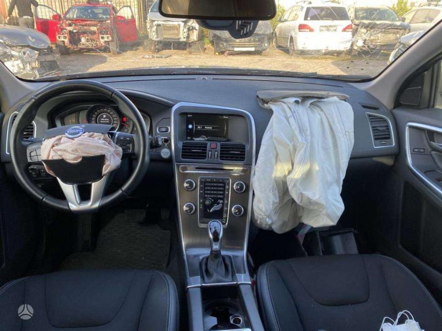 Grey Volvo XC60 2015 in Radviliskis, with an engine capacity of 2.40 L and mileage of 165 thousand km for 9150 €, photo 19 on AUTOMOTO.COM.LV