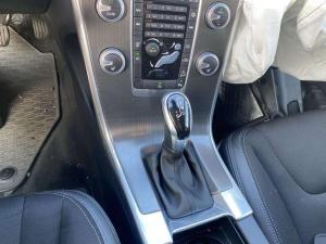 Grey Volvo XC60 2015 in Radviliskis, with an engine capacity of 2.40 L and mileage of 165 thousand km for 9150 €, photo 21 on AUTOMOTO.COM.LV