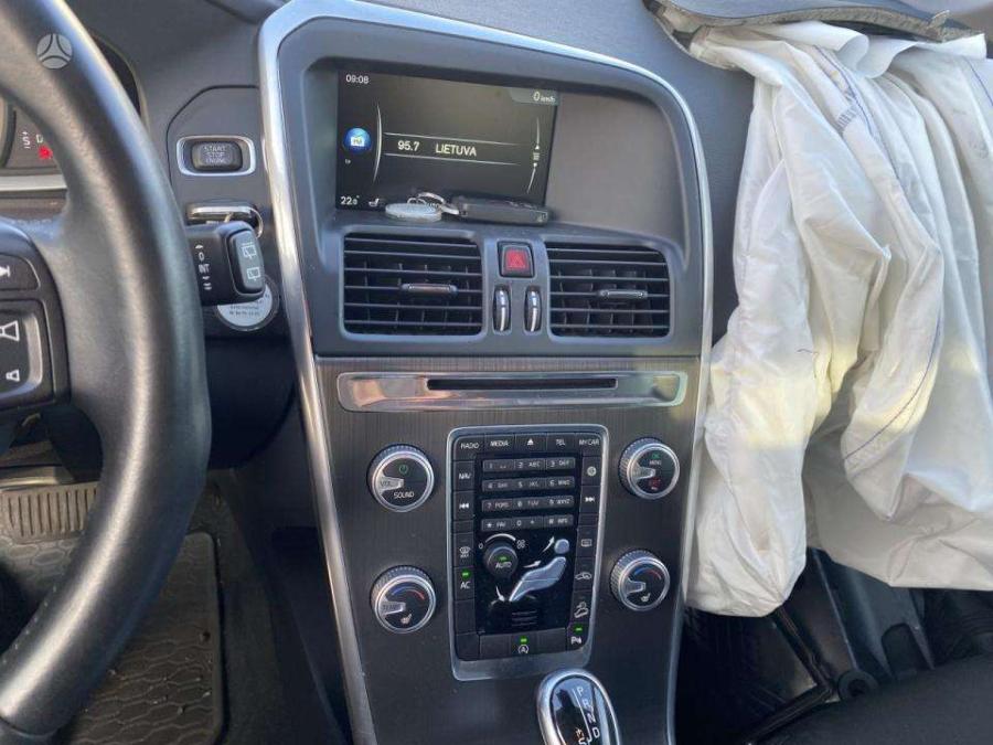 Grey Volvo XC60 2015 in Radviliskis, with an engine capacity of 2.40 L and mileage of 165 thousand km for 9150 €, photo 22 on AUTOMOTO.COM.LV