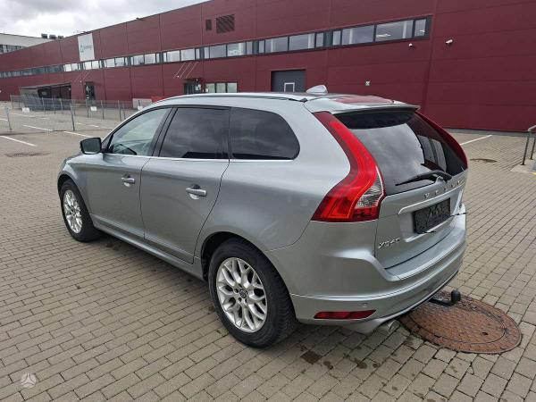 Grey Volvo XC60 2015 in Kaunas, with an engine capacity of 2.40 L and mileage of 370 thousand km for 13300 €, photo 5 on AUTOMOTO.COM.LV
