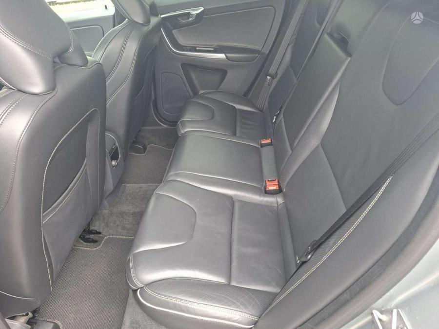 Pelēks Volvo XC60 2015 Kauņa, ar dzinēja tilpumu 2.40 L un nobraukumu 370 tūkst. km par 13300 €, foto 15 vietnē AUTOMOTO.COM.LV