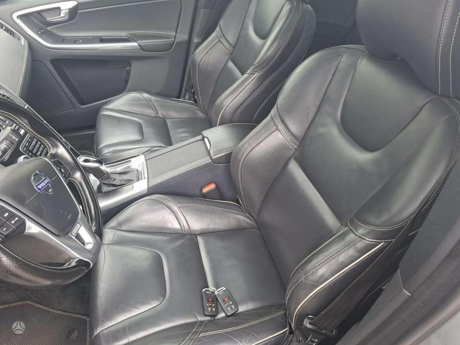Pelēks Volvo XC60 2015 Kauņa, ar dzinēja tilpumu 2.40 L un nobraukumu 370 tūkst. km par 13300 €, foto 16 vietnē AUTOMOTO.COM.LV