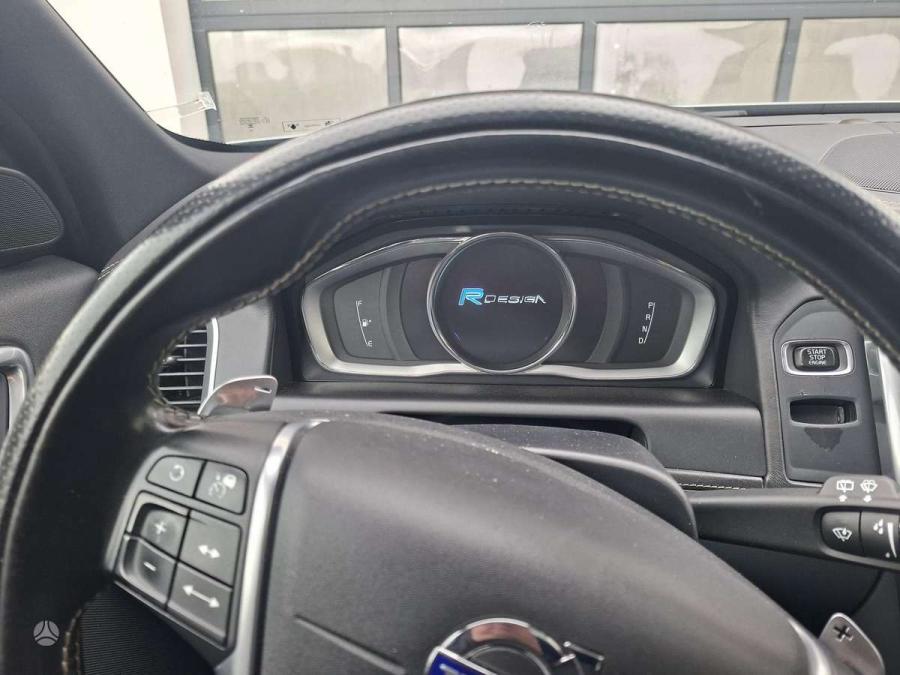 Pelēks Volvo XC60 2015 Kauņa, ar dzinēja tilpumu 2.40 L un nobraukumu 370 tūkst. km par 13300 €, foto 19 vietnē AUTOMOTO.COM.LV