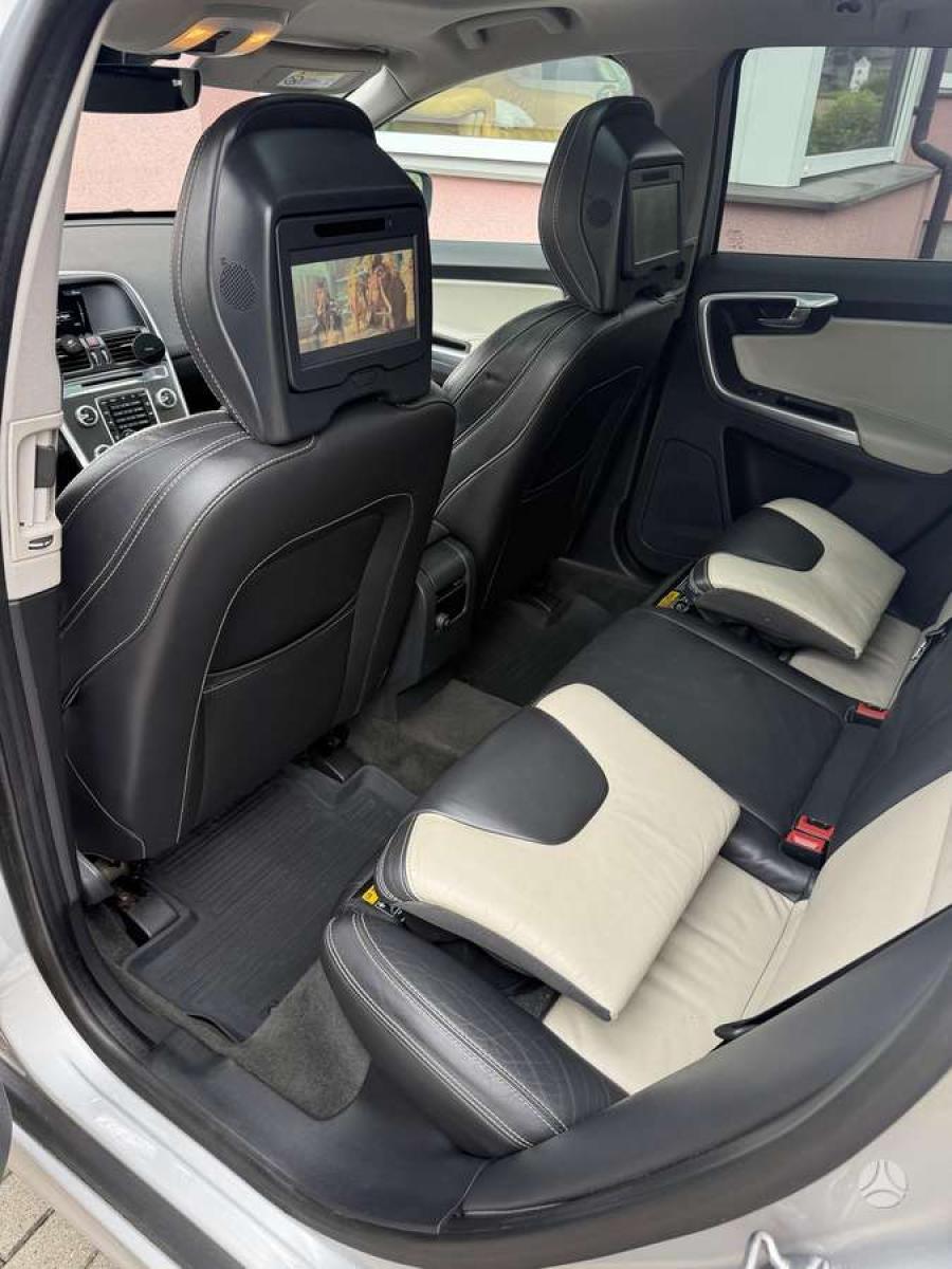 Pelēks Volvo XC60 2015 Kėdainiai, ar dzinēja tilpumu 2.40 L un nobraukumu 215 tūkst. km par 15399 €, foto 16 vietnē AUTOMOTO.COM.LV