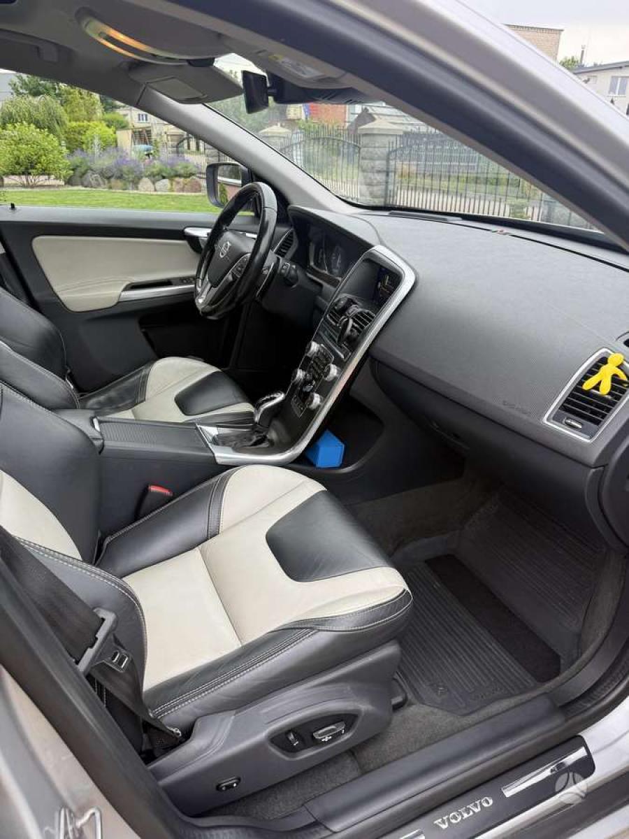 Pelēks Volvo XC60 2015 Kėdainiai, ar dzinēja tilpumu 2.40 L un nobraukumu 215 tūkst. km par 15399 €, foto 17 vietnē AUTOMOTO.COM.LV